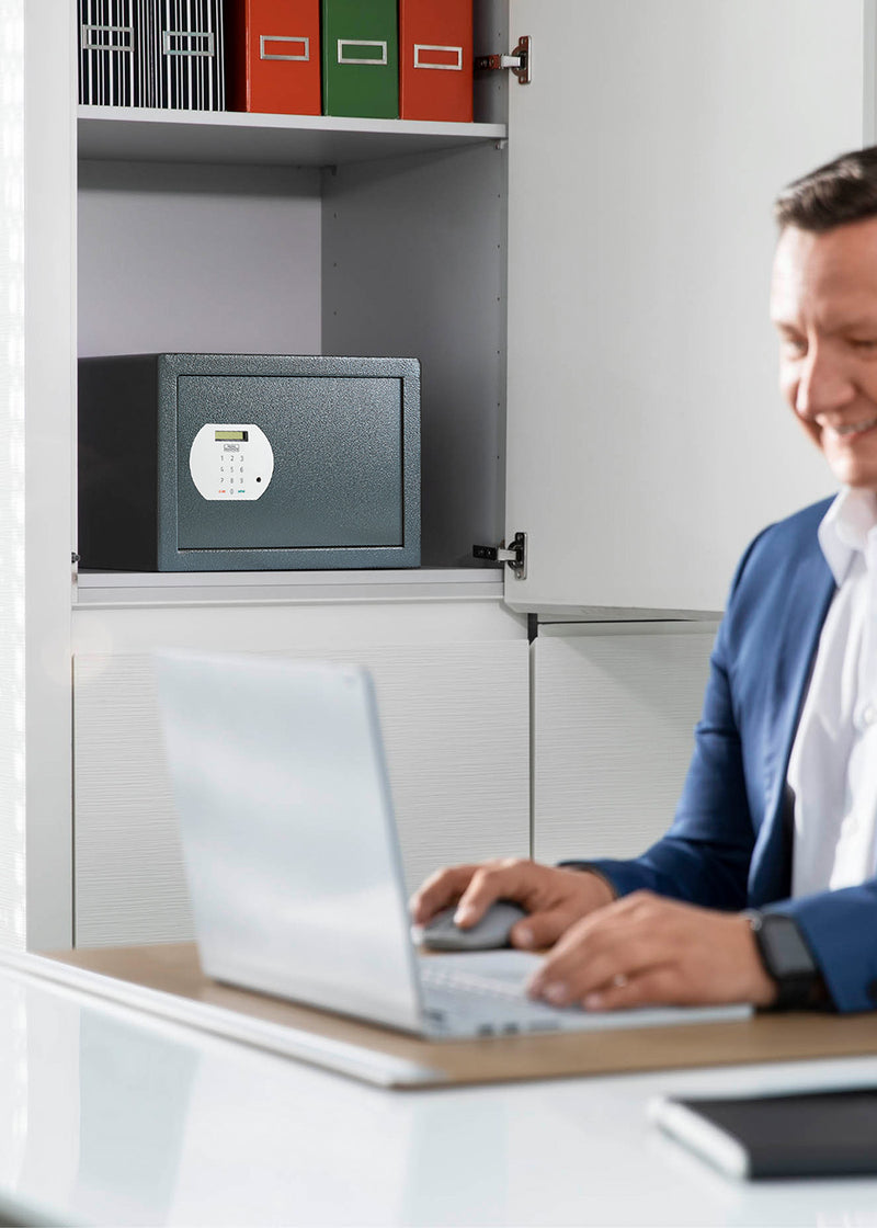 BURG-WÄCHTER | BURG-GUARD